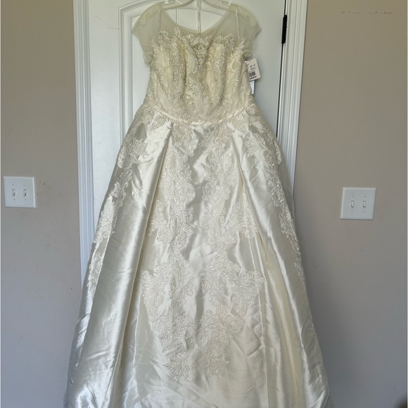 Oleg Cassini | Dresses | Nwt Hand Beaded Size 6w Oleg Cassini Wedding ...